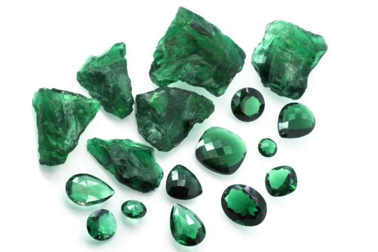 ジンバブエ産エメラルドの特徴は？産地別の特徴 | カラッツ Gem Magazine